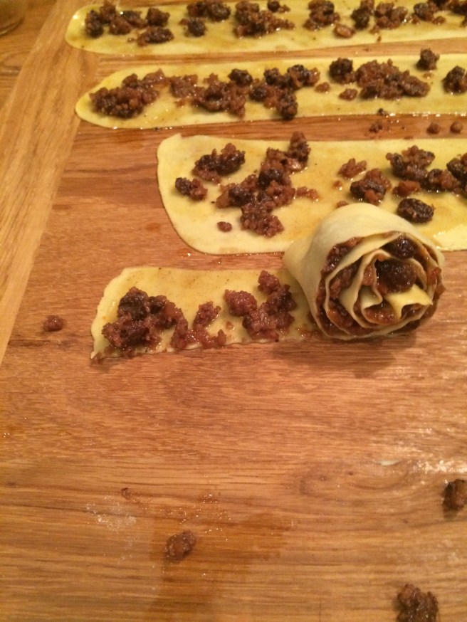 Pitta ‘nchiusa (Raisin, nuts, honey pastry from Calabria) – Italian ...