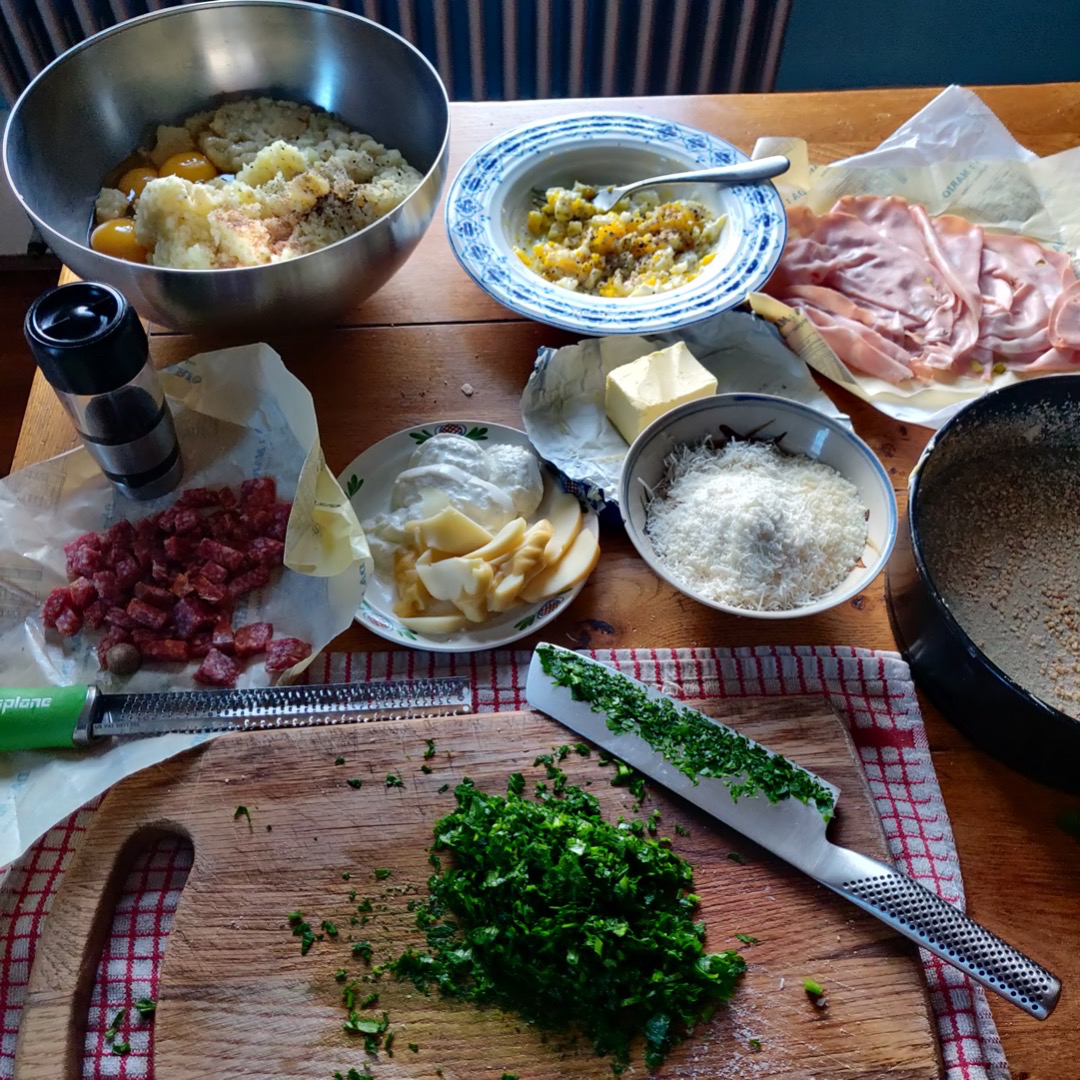 Gatto’ di patate (Neapolitan potato, cheese and salame savory cake ...
