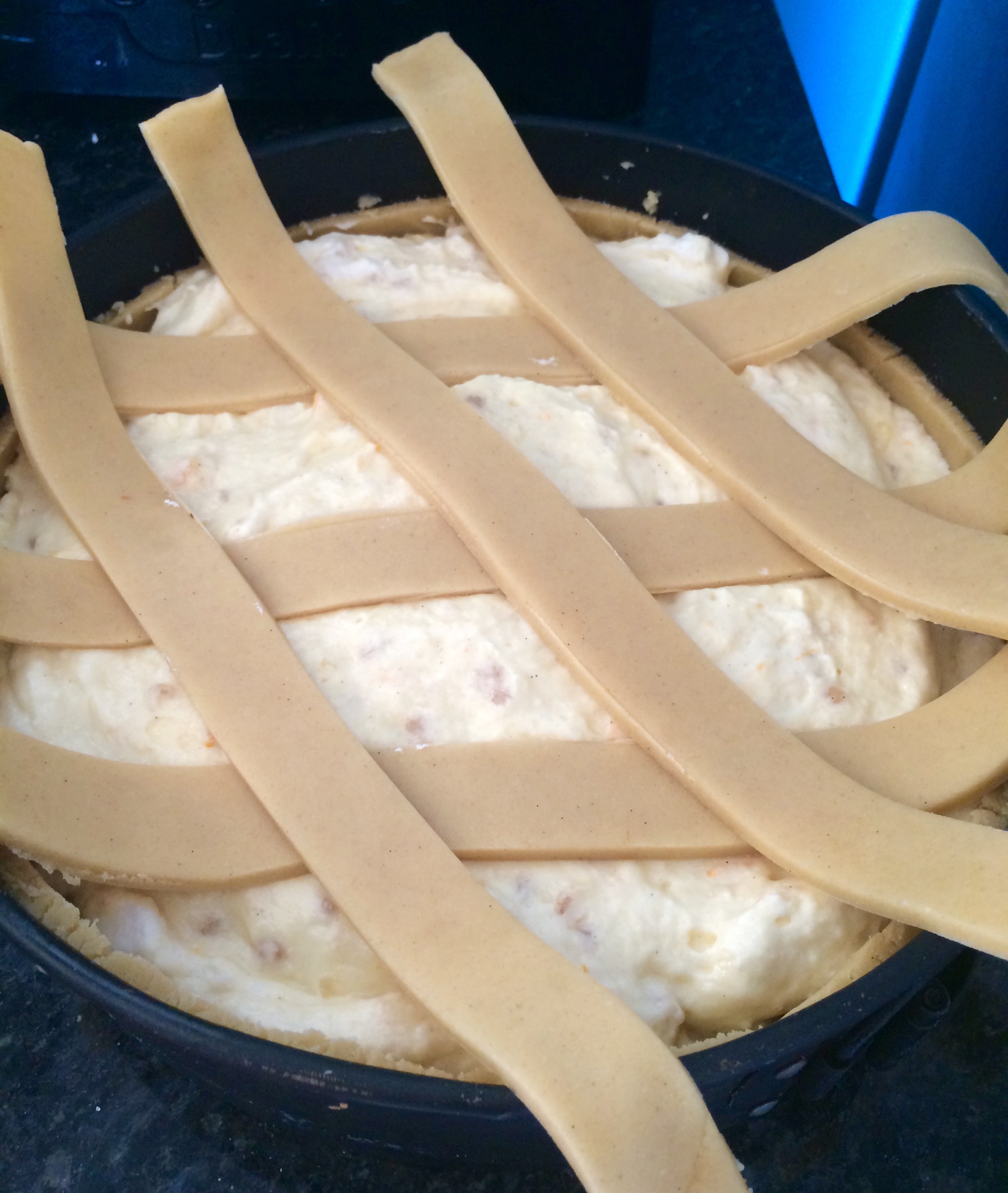 La pastiera (Easter Neapolitan sweet pie with wheat and ricotta ...