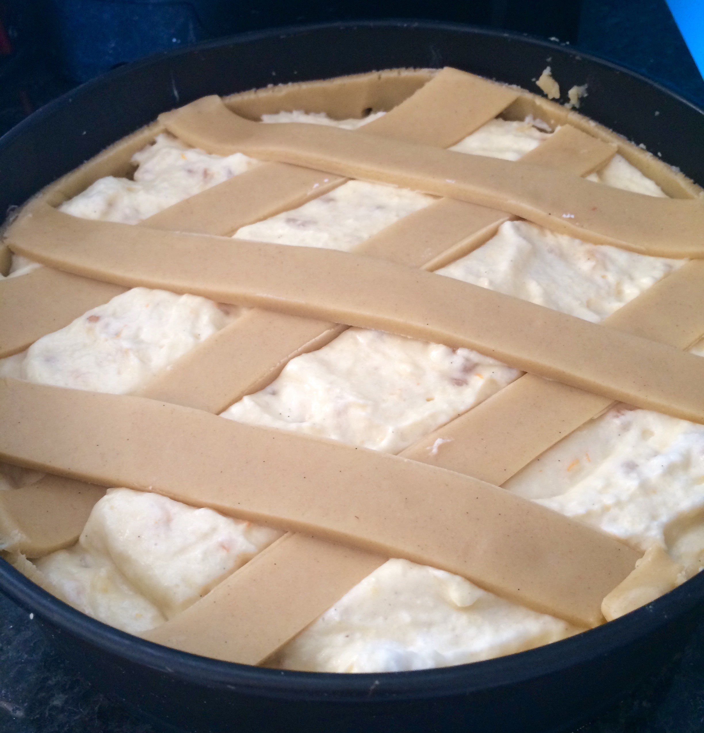 La pastiera (Easter Neapolitan sweet pie with wheat and ricotta ...