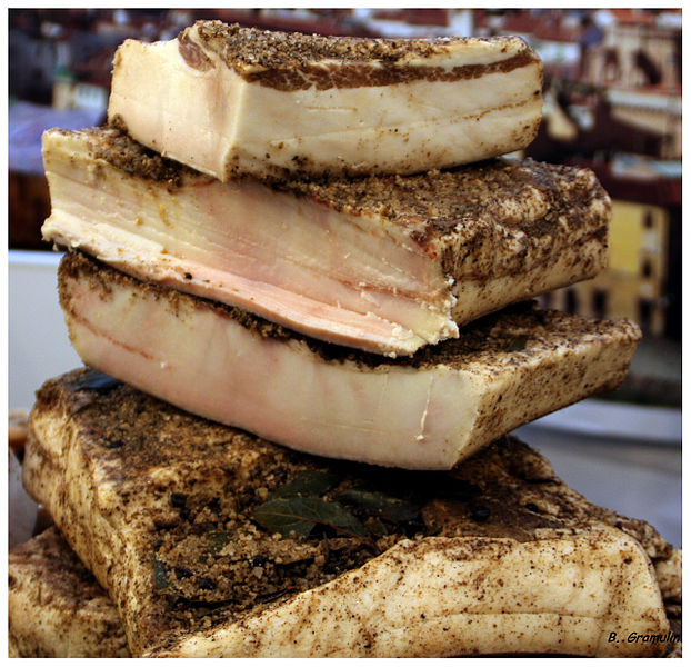 Battuto di lardo, aglio e rosmarino (whipped lardo with rosemary and ...